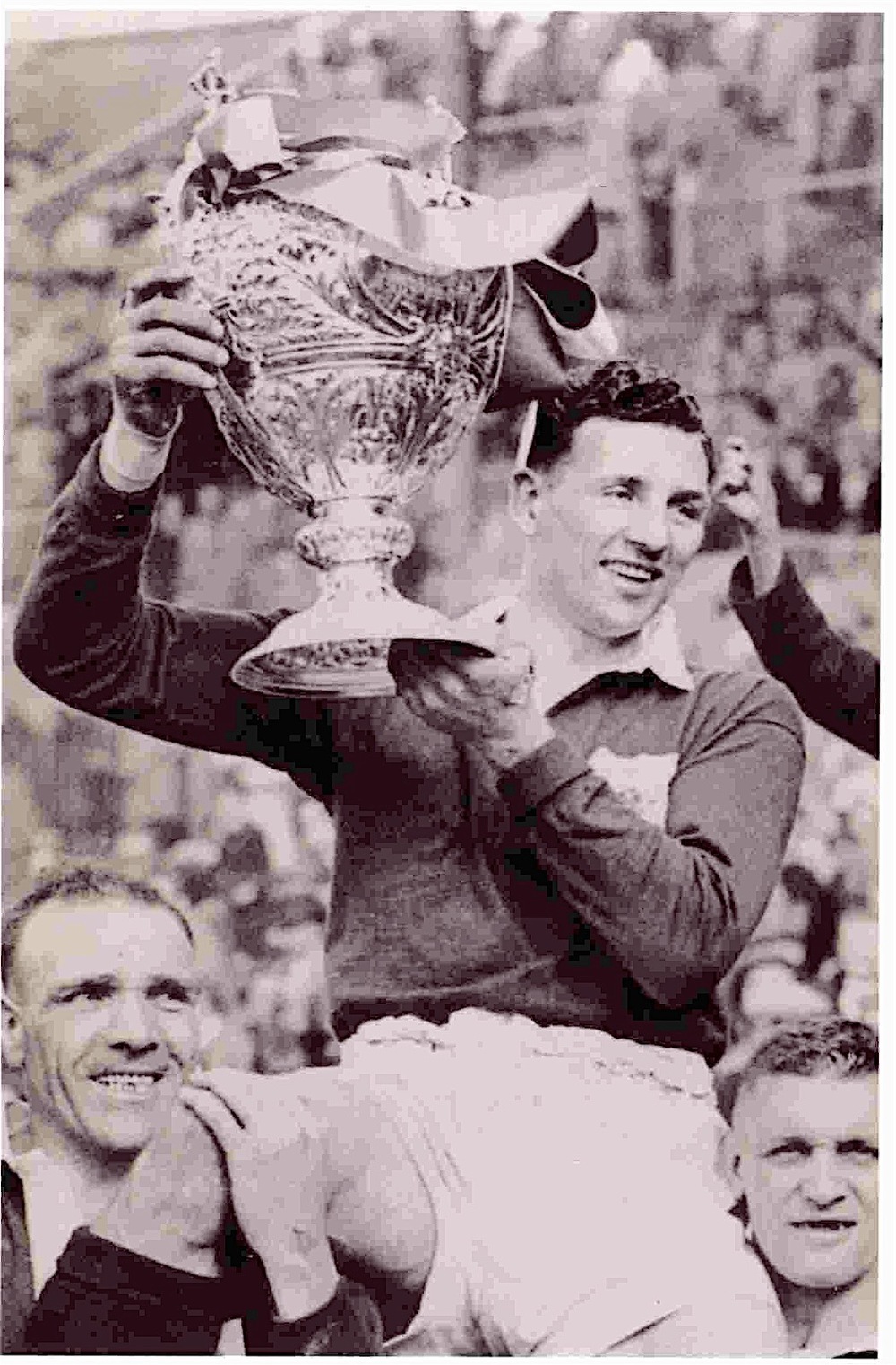 Sculptor chosen for rugby 'codebreakers' statue - The Cardiffian